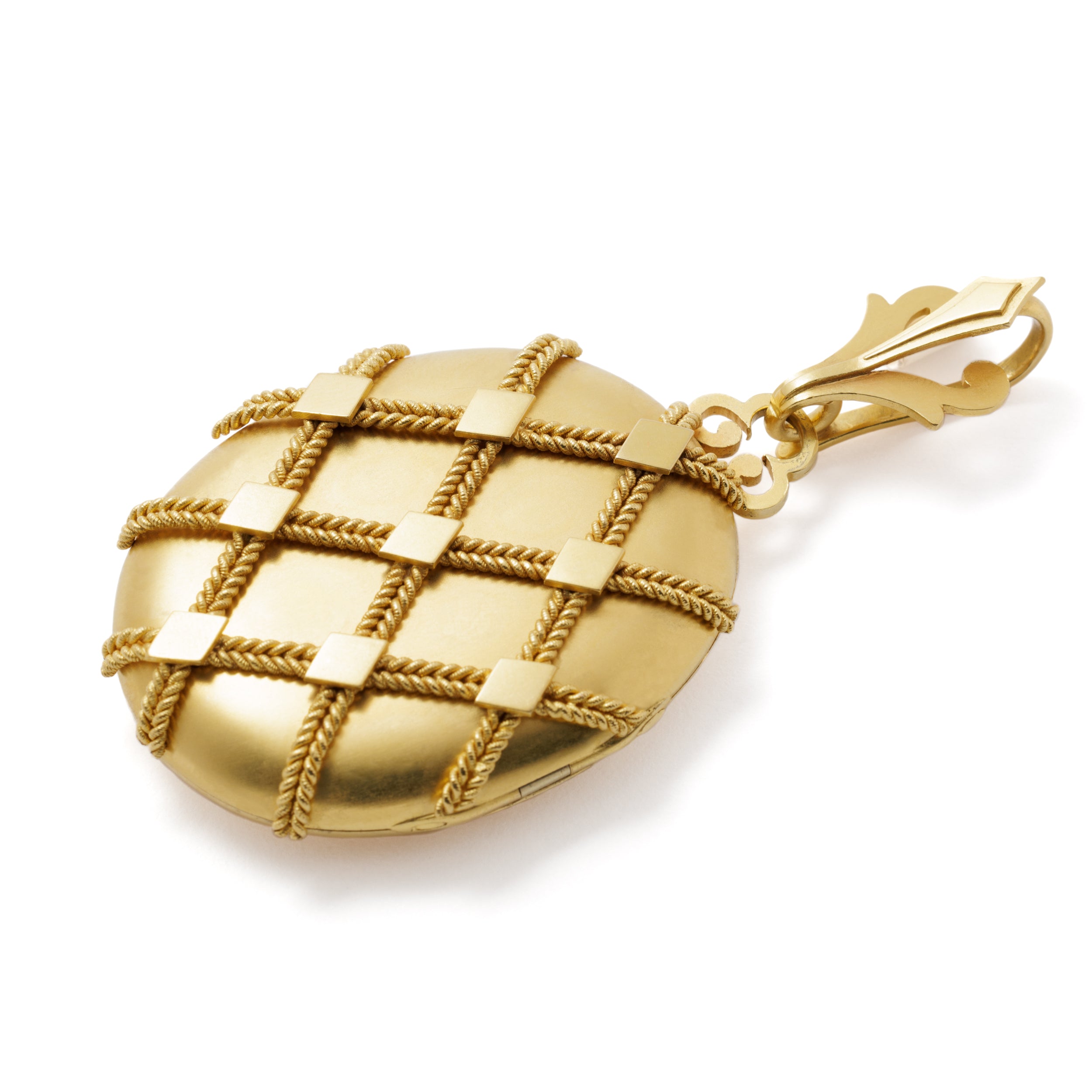 18 Karat Yellow Gold Large Cross Hatch Design Locket – STEPHANIE WINDSOR
